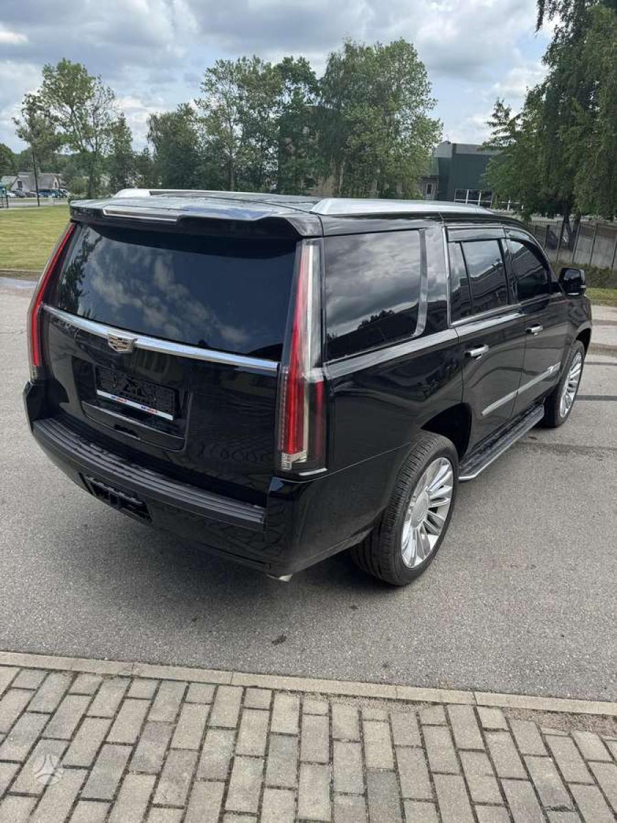 Melns Cadillac Escalade 2017 Alīta, ar dzinēja tilpumu 6.16 L un nobraukumu 208 tūkst. km par 30000 €, foto 6 vietnē AUTOMOTO.COM.LV