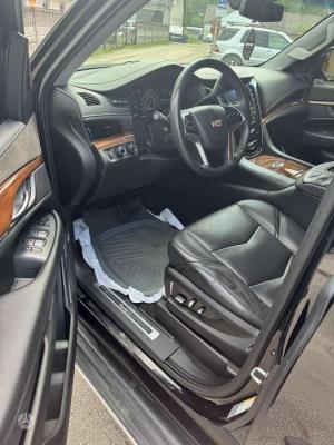 Melns Cadillac Escalade 2017 Alīta, ar dzinēja tilpumu 6.16 L un nobraukumu 208 tūkst. km par 30000 €, foto 7 vietnē AUTOMOTO.COM.LV