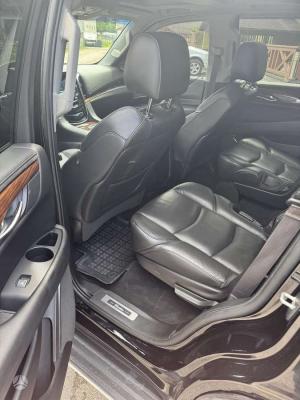 Melns Cadillac Escalade 2017 Alīta, ar dzinēja tilpumu 6.16 L un nobraukumu 208 tūkst. km par 30000 €, foto 10 vietnē AUTOMOTO.COM.LV