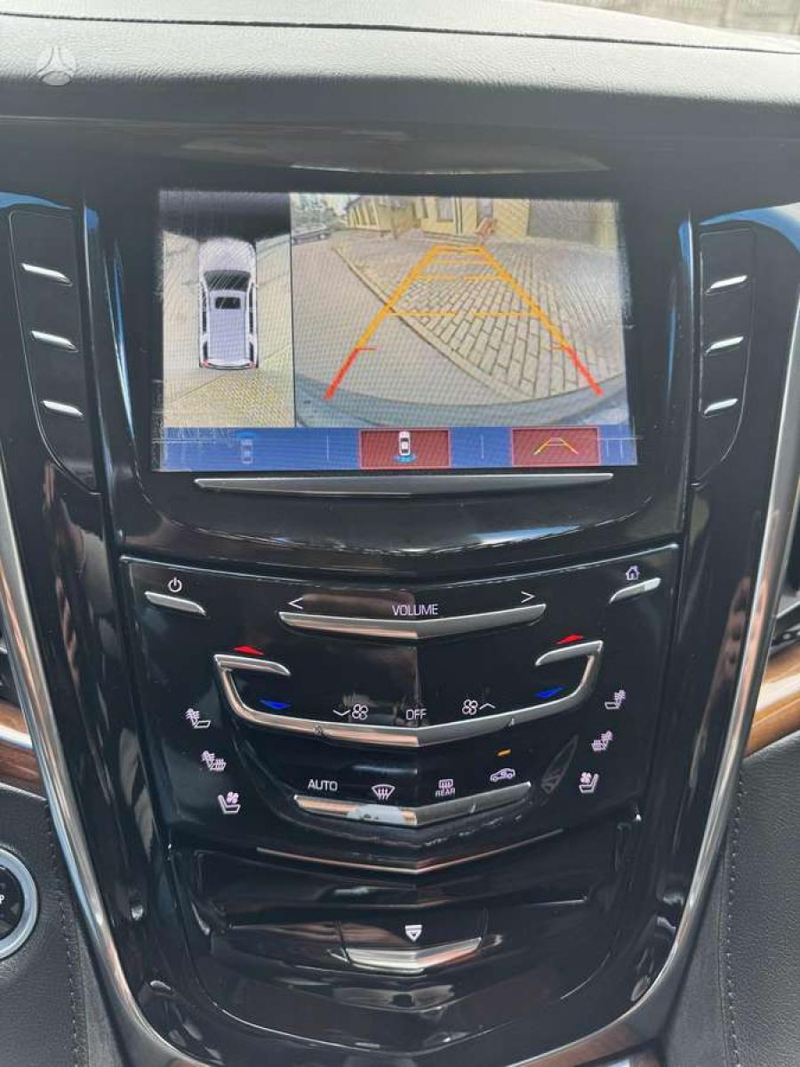 Melns Cadillac Escalade 2017 Alīta, ar dzinēja tilpumu 6.16 L un nobraukumu 208 tūkst. km par 30000 €, foto 17 vietnē AUTOMOTO.COM.LV