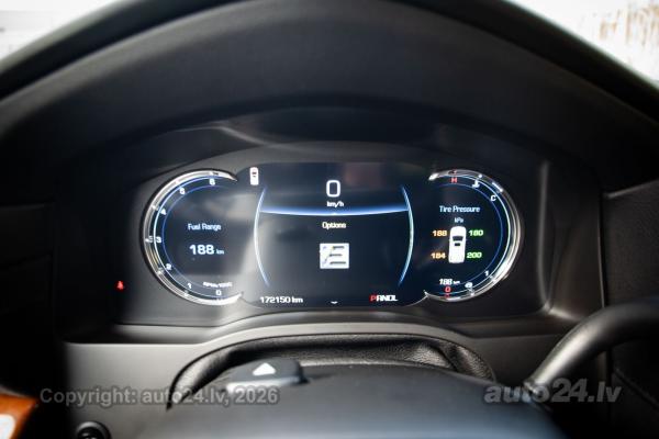 Black Cadillac Escalade 2018 in Tallinn, with an engine capacity of 6.20 L and mileage of 172 thousand km for 37500 €, photo 4 on AUTOMOTO.COM.LV