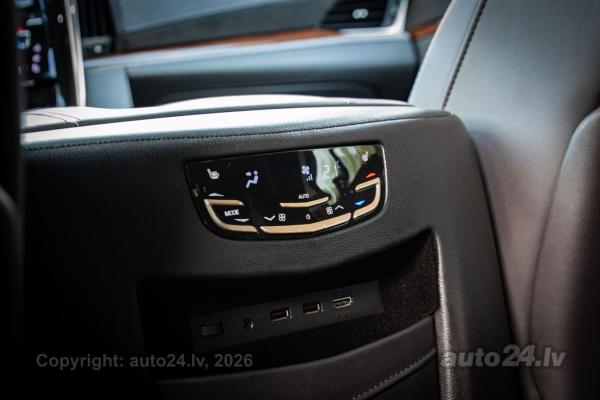 Black Cadillac Escalade 2018 in Tallinn, with an engine capacity of 6.20 L and mileage of 172 thousand km for 37500 €, photo 9 on AUTOMOTO.COM.LV