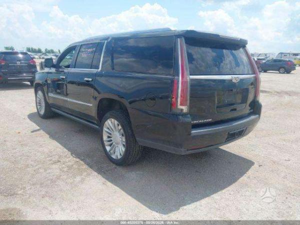 Black Cadillac Escalade 2018 in Vilnius, with an engine capacity of 6.16 L and mileage of 313 thousand km for 13999 €, photo 2 on AUTOMOTO.COM.LV