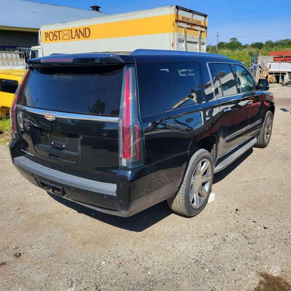 Black Cadillac Escalade 2015 in Tallinn, with an engine capacity of 6.20 L and mileage of 140 thousand km for 17000 €, photo 4 on AUTOMOTO.COM.LV