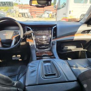 Black Cadillac Escalade 2015 in Tallinn, with an engine capacity of 6.20 L and mileage of 140 thousand km for 17000 €, photo 7 on AUTOMOTO.COM.LV
