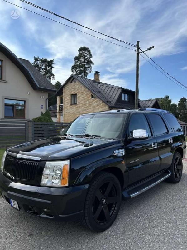 Melns Cadillac Escalade 2002 Rīga, ar dzinēja tilpumu 6.00 L un nobraukumu 110 tūkst. km par 12800 €, foto 1 vietnē AUTOMOTO.COM.LV