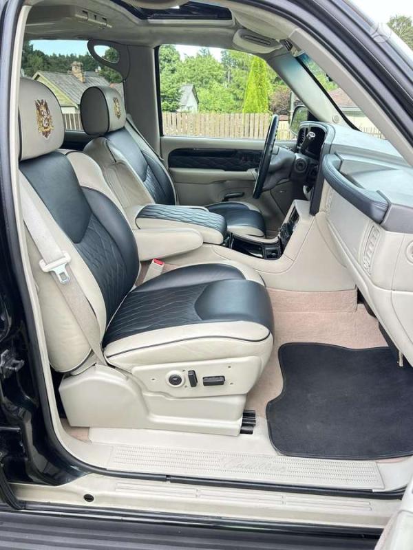 Melns Cadillac Escalade 2002 Rīga, ar dzinēja tilpumu 6.00 L un nobraukumu 110 tūkst. km par 12800 €, foto 10 vietnē AUTOMOTO.COM.LV