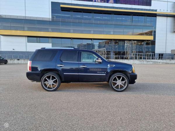 Zils Cadillac Escalade 2009 Viļņa, ar dzinēja tilpumu 6.16 L un nobraukumu 227 tūkst. km par 9750 €, foto 4 vietnē AUTOMOTO.COM.LV
