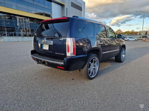 Zils Cadillac Escalade 2009 Viļņa, ar dzinēja tilpumu 6.16 L un nobraukumu 227 tūkst. km par 9750 €, foto 5 vietnē AUTOMOTO.COM.LV