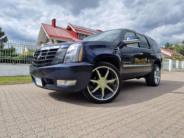 Blue Cadillac Escalade 2009 in Vilnius, with an engine capacity of 6.16 L and mileage of 227 thousand km for 8750 €, photo 1 on AUTOMOTO.COM.LV