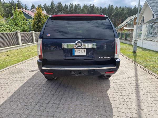 Blue Cadillac Escalade 2009 in Vilnius, with an engine capacity of 6.16 L and mileage of 227 thousand km for 8750 €, photo 8 on AUTOMOTO.COM.LV