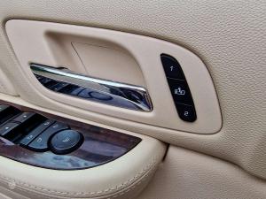 Zils Cadillac Escalade 2009 Viļņa, ar dzinēja tilpumu 6.16 L un nobraukumu 227 tūkst. km par 8250 €, foto 18 vietnē AUTOMOTO.COM.LV