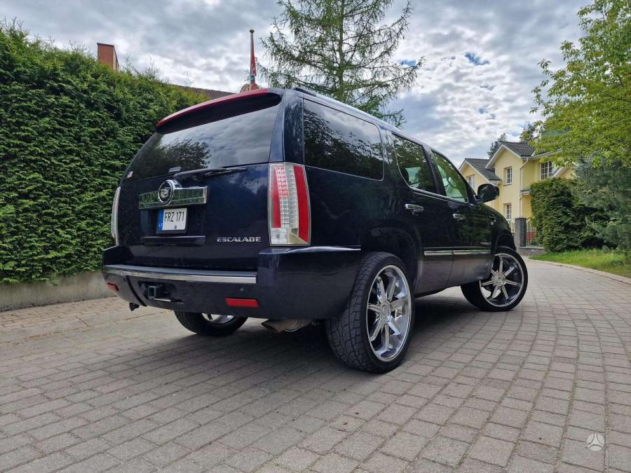 Zils Cadillac Escalade 2009 Viļņa, ar dzinēja tilpumu 6.16 L un nobraukumu 227 tūkst. km par 8250 €, foto 21 vietnē AUTOMOTO.COM.LV