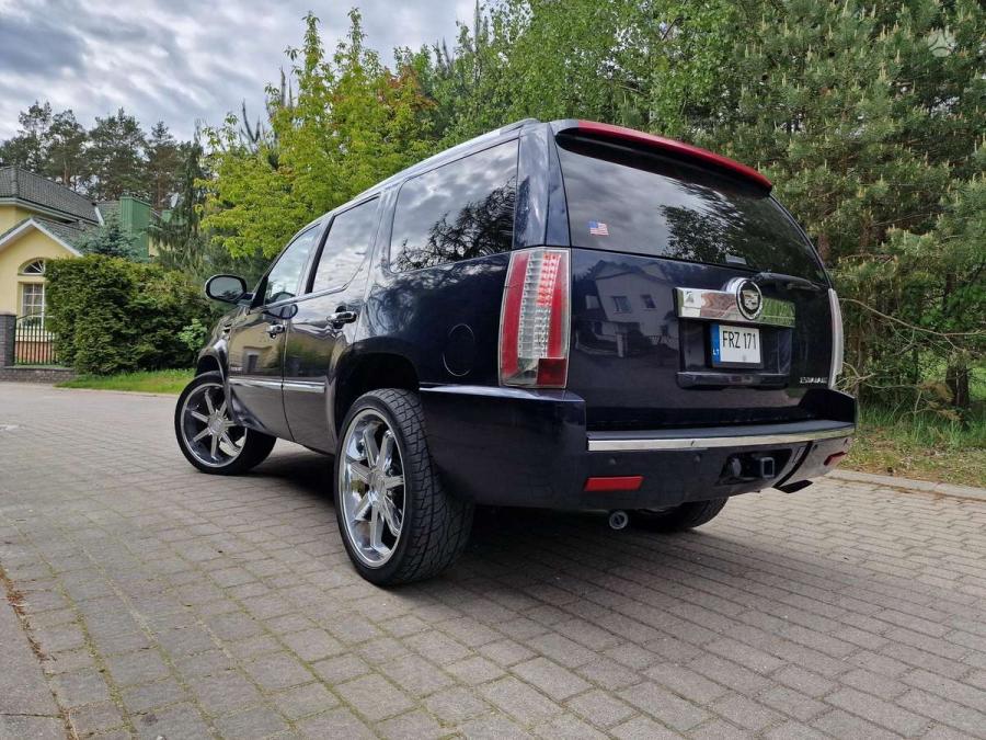 Zils Cadillac Escalade 2009 Viļņa, ar dzinēja tilpumu 6.16 L un nobraukumu 227 tūkst. km par 8250 €, foto 22 vietnē AUTOMOTO.COM.LV