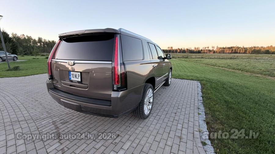 Brūns Cadillac Escalade 2015 Tallina, ar dzinēja tilpumu 6.20 L un nobraukumu 243 tūkst. km par 24900 €, foto 8 vietnē AUTOMOTO.COM.LV