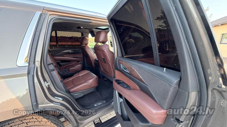 Brūns Cadillac Escalade 2015 Tallina, ar dzinēja tilpumu 6.20 L un nobraukumu 243 tūkst. km par 24900 €, foto 13 vietnē AUTOMOTO.COM.LV
