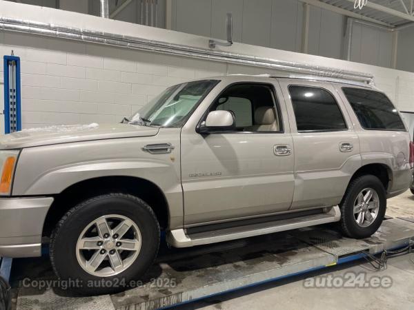 Cadillac Escalade 2005 Tallina, ar dzinēja tilpumu 6.00 L un nobraukumu 2000 tūkst. km par 8999 €, foto 11 vietnē AUTOMOTO.COM.LV