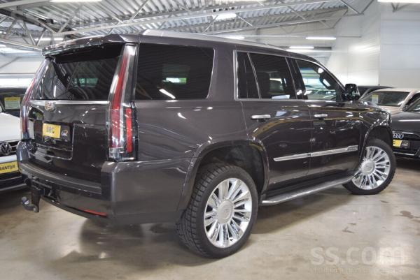 Grey Cadillac Escalade 2016 in Riga, with an engine capacity of 6.20 L and mileage of 59 thousand km for 39000 €, photo 2 on AUTOMOTO.COM.LV