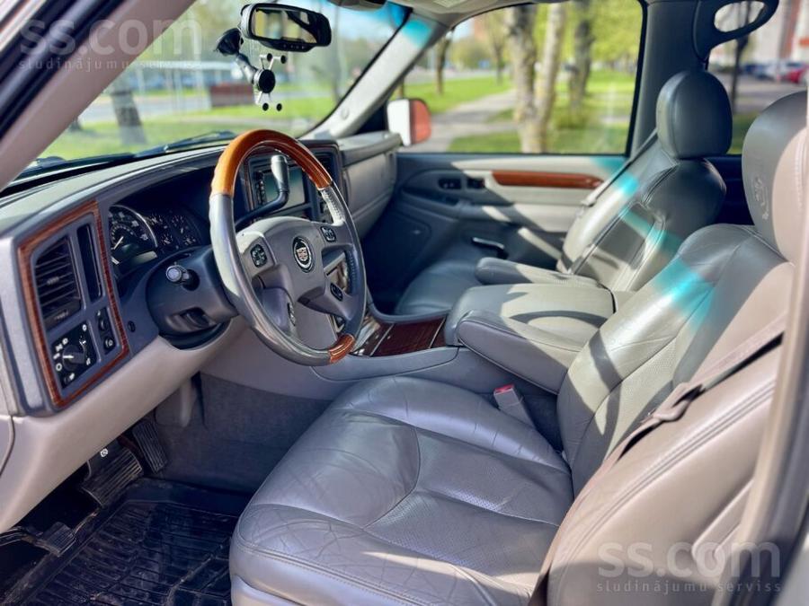 Pelēks Cadillac Escalade 2004 Rīga, ar dzinēja tilpumu 6.00 L un nobraukumu 350 tūkst. km par 9500 €, foto 4 vietnē AUTOMOTO.COM.LV