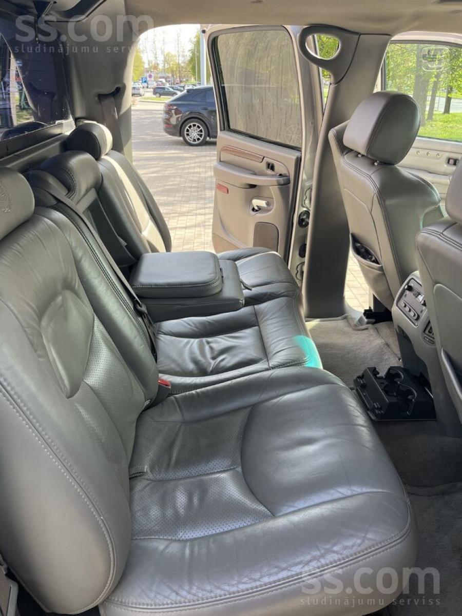 Pelēks Cadillac Escalade 2004 Rīga, ar dzinēja tilpumu 6.00 L un nobraukumu 350 tūkst. km par 9500 €, foto 6 vietnē AUTOMOTO.COM.LV
