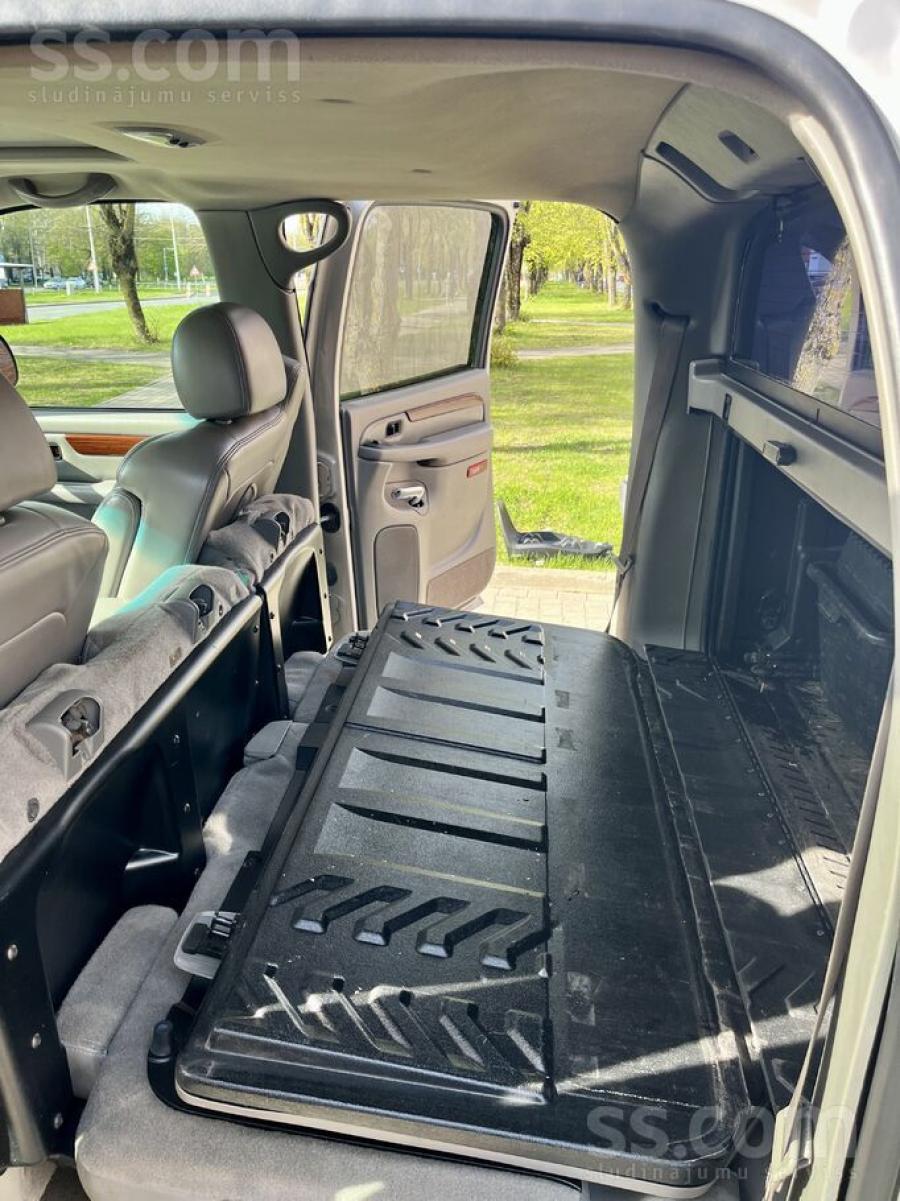 Pelēks Cadillac Escalade 2004 Rīga, ar dzinēja tilpumu 6.00 L un nobraukumu 350 tūkst. km par 9500 €, foto 7 vietnē AUTOMOTO.COM.LV