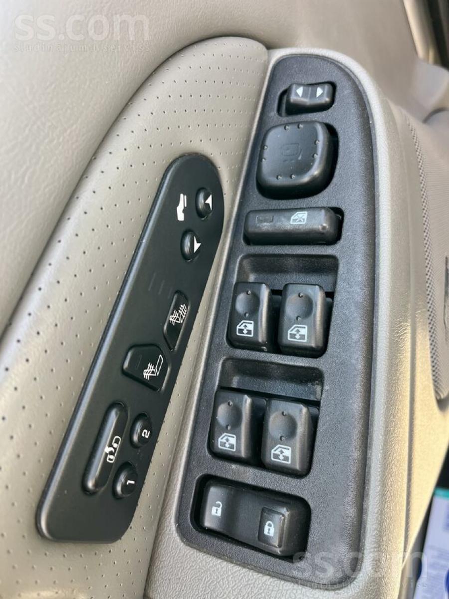 Pelēks Cadillac Escalade 2004 Rīga, ar dzinēja tilpumu 6.00 L un nobraukumu 350 tūkst. km par 9500 €, foto 14 vietnē AUTOMOTO.COM.LV