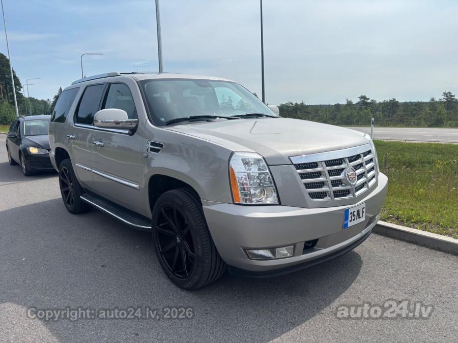 Pelēks Cadillac Escalade 2007 Tallina, ar dzinēja tilpumu 6.20 L un nobraukumu 337 tūkst. km par 8500 €, foto 1 vietnē AUTOMOTO.COM.LV