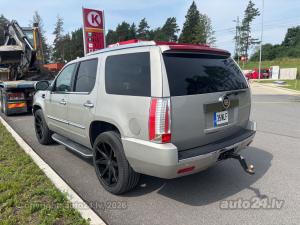 Pelēks Cadillac Escalade 2007 Tallina, ar dzinēja tilpumu 6.20 L un nobraukumu 337 tūkst. km par 8500 €, foto 4 vietnē AUTOMOTO.COM.LV