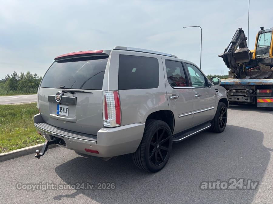 Pelēks Cadillac Escalade 2007 Tallina, ar dzinēja tilpumu 6.20 L un nobraukumu 337 tūkst. km par 8500 €, foto 5 vietnē AUTOMOTO.COM.LV