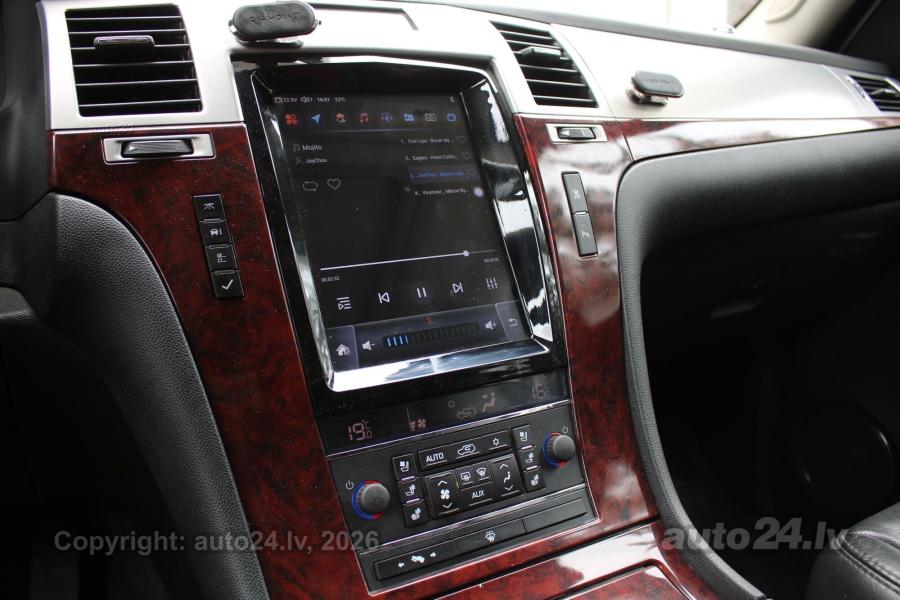 Pelēks Cadillac Escalade 2007 Tallina, ar dzinēja tilpumu 6.20 L un nobraukumu 338 tūkst. km par 8990 €, foto 10 vietnē AUTOMOTO.COM.LV