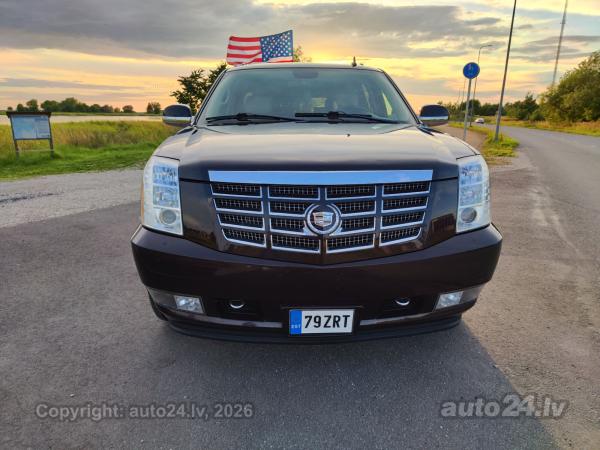 Red Cadillac Escalade 2009 in Tallinn, with an engine capacity of 6.20 L and mileage of 277 thousand km for 10000 €, photo 3 on AUTOMOTO.COM.LV