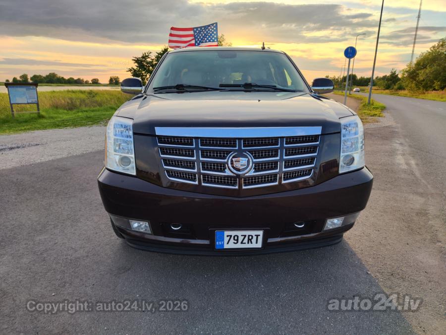Sarkans Cadillac Escalade 2009 Tallina, ar dzinēja tilpumu 6.20 L un nobraukumu 277 tūkst. km par 10000 €, foto 4 vietnē AUTOMOTO.COM.LV
