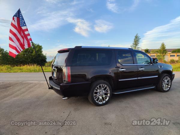 Red Cadillac Escalade 2009 in Tallinn, with an engine capacity of 6.20 L and mileage of 277 thousand km for 10000 €, photo 4 on AUTOMOTO.COM.LV