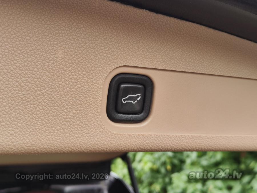 Sarkans Cadillac Escalade 2009 Tallina, ar dzinēja tilpumu 6.20 L un nobraukumu 277 tūkst. km par 10000 €, foto 15 vietnē AUTOMOTO.COM.LV