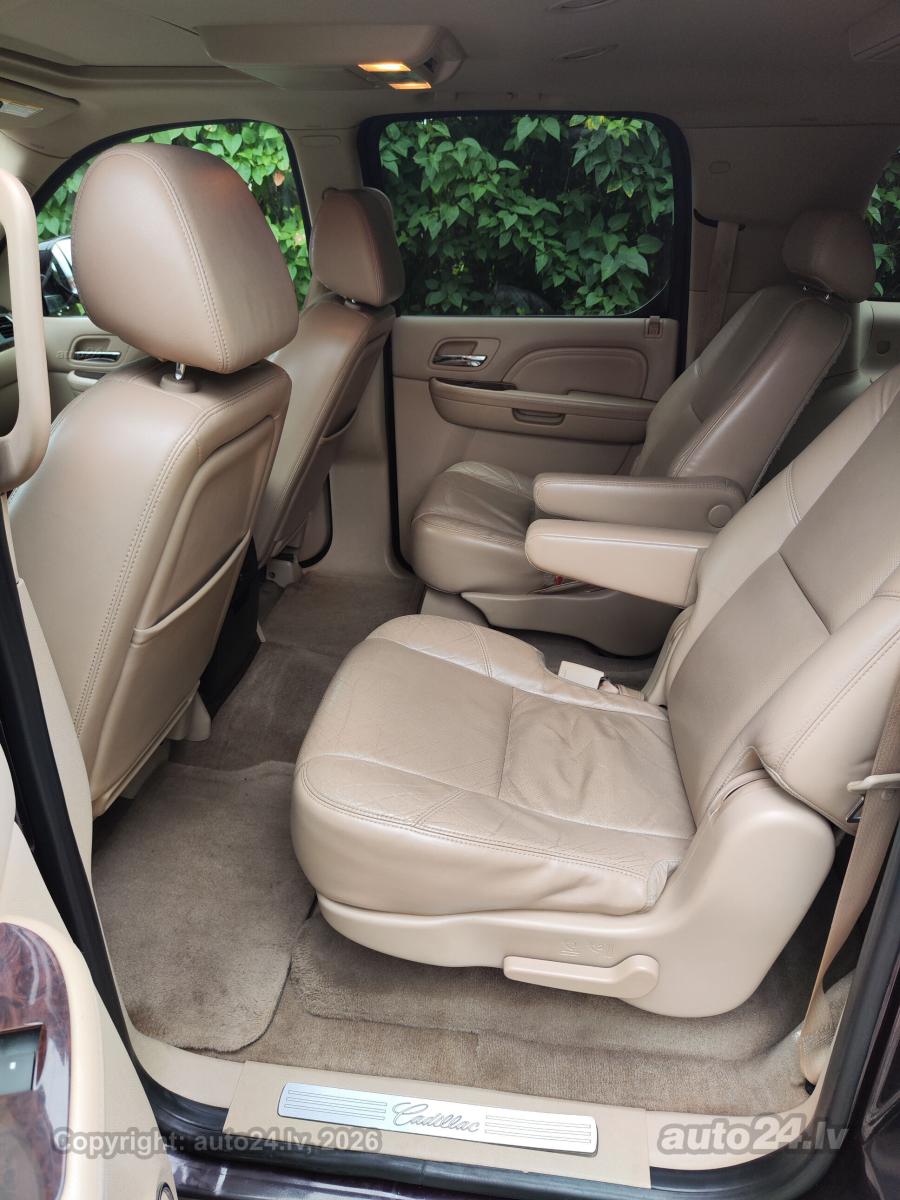 Sarkans Cadillac Escalade 2009 Tallina, ar dzinēja tilpumu 6.20 L un nobraukumu 277 tūkst. km par 10000 €, foto 19 vietnē AUTOMOTO.COM.LV