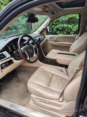 Sarkans Cadillac Escalade 2009 Tallina, ar dzinēja tilpumu 6.20 L un nobraukumu 277 tūkst. km par 10000 €, foto 24 vietnē AUTOMOTO.COM.LV