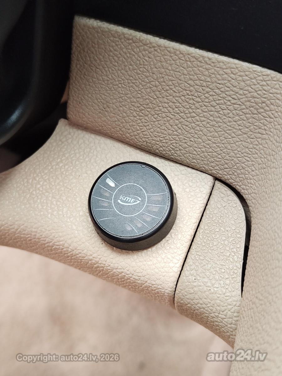 Sarkans Cadillac Escalade 2009 Tallina, ar dzinēja tilpumu 6.20 L un nobraukumu 277 tūkst. km par 10000 €, foto 28 vietnē AUTOMOTO.COM.LV