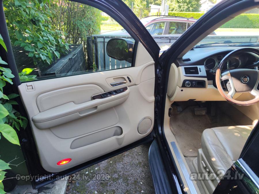 Sarkans Cadillac Escalade 2009 Tallina, ar dzinēja tilpumu 6.20 L un nobraukumu 277 tūkst. km par 10000 €, foto 31 vietnē AUTOMOTO.COM.LV