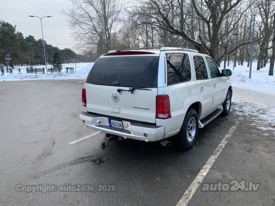 White Cadillac Escalade 2004 in Tallinn, with an engine capacity of 6.00 L and mileage of 388 thousand km for 6700 €, photo 5 on AUTOMOTO.COM.LV