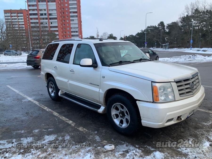 White Cadillac Escalade 2004 in Tallinn, with an engine capacity of 6.00 L and mileage of 388 thousand km for 6700 €, photo 7 on AUTOMOTO.COM.LV