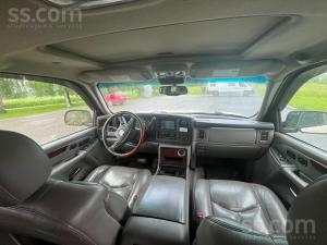 White Cadillac Escalade 2006 in Riga, with an engine capacity of 6.00 L and mileage of 321 thousand km for 7500 €, photo 5 on AUTOMOTO.COM.LV