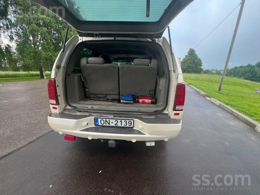 White Cadillac Escalade 2006 in Riga, with an engine capacity of 6.00 L and mileage of 321 thousand km for 7500 €, photo 9 on AUTOMOTO.COM.LV