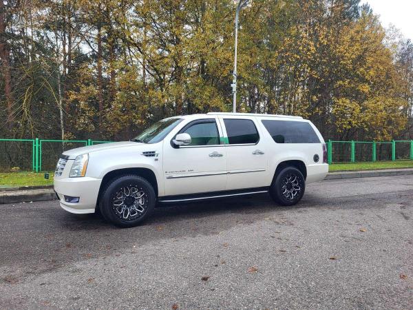 Balts Cadillac Escalade 2007 Viļņa, ar dzinēja tilpumu 6.20 L un nobraukumu 130 tūkst. km par 13950 €, foto 3 vietnē AUTOMOTO.COM.LV
