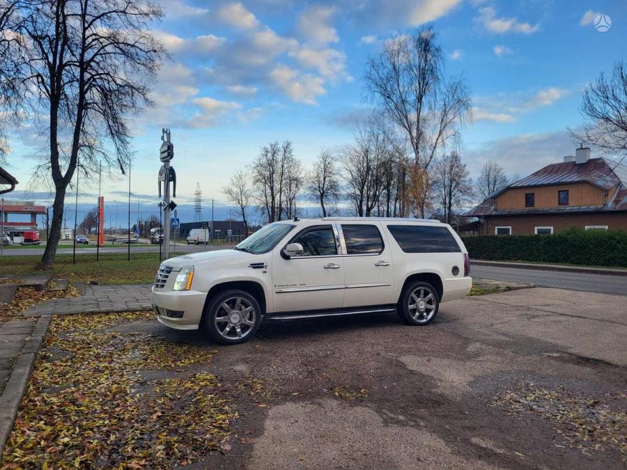White Cadillac Escalade 2007 in Vilnius, with an engine capacity of 6.20 L and mileage of 130 thousand km for 13950 €, photo 11 on AUTOMOTO.COM.LV