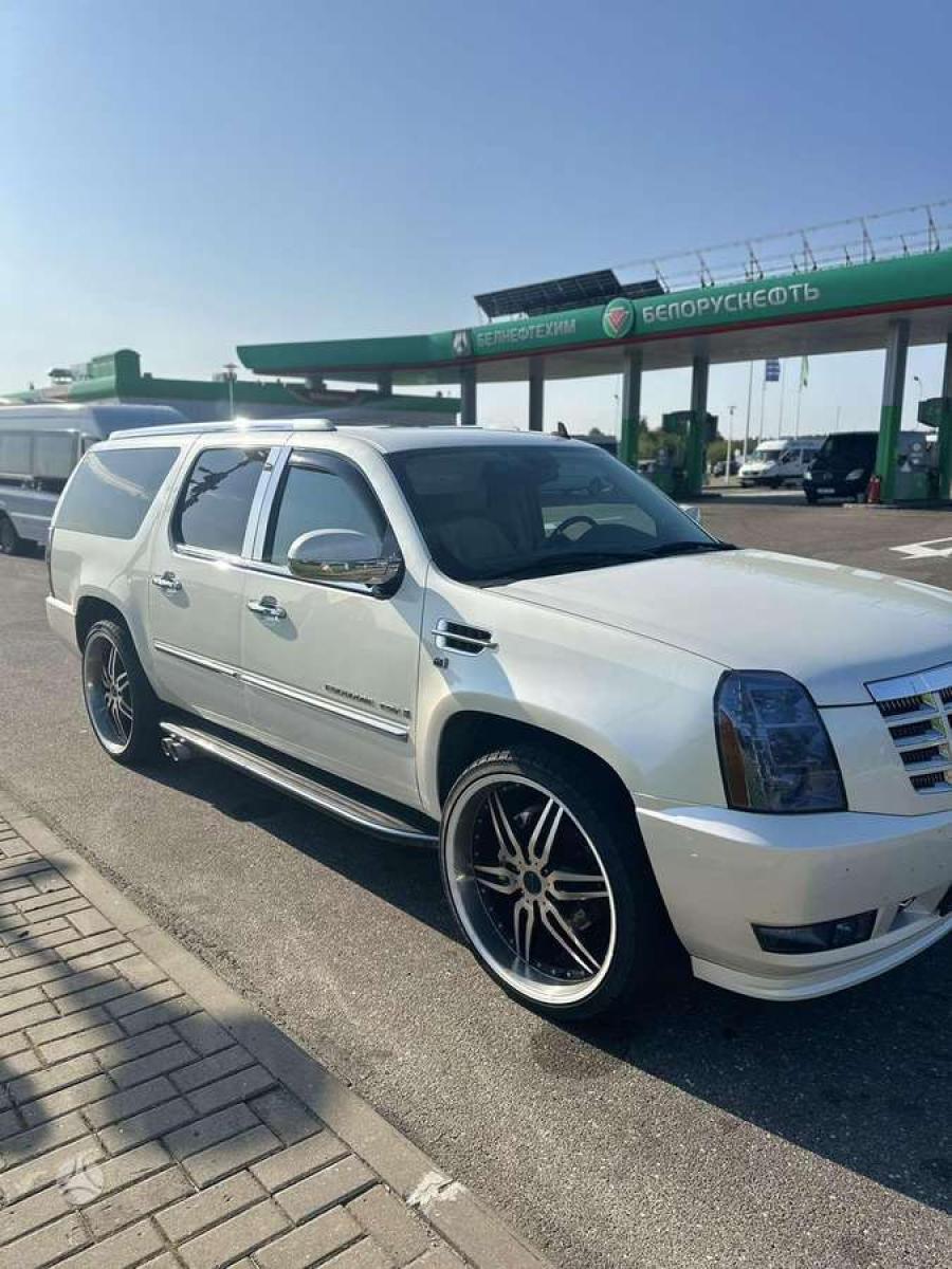 White Cadillac Escalade 2007 in Vilnius, with an engine capacity of 6.20 L and mileage of 130 thousand km for 13950 €, photo 12 on AUTOMOTO.COM.LV