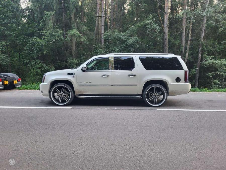 White Cadillac Escalade 2007 in Vilnius, with an engine capacity of 6.20 L and mileage of 130 thousand km for 13950 €, photo 14 on AUTOMOTO.COM.LV