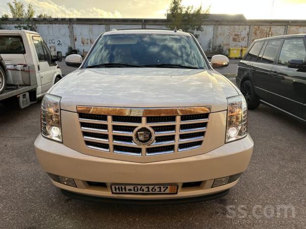 Balts Cadillac Escalade 2008 Rīga, ar dzinēja tilpumu 6.20 L un nobraukumu 225 tūkst. km par 6950 €, foto 1 vietnē AUTOMOTO.COM.LV