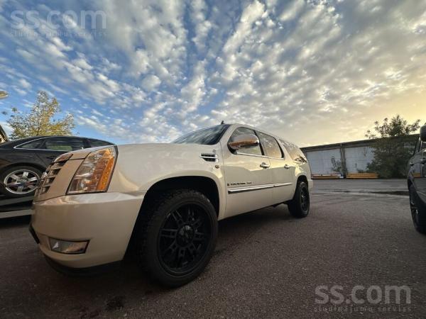 Balts Cadillac Escalade 2008 Rīga, ar dzinēja tilpumu 6.20 L un nobraukumu 225 tūkst. km par 6950 €, foto 3 vietnē AUTOMOTO.COM.LV
