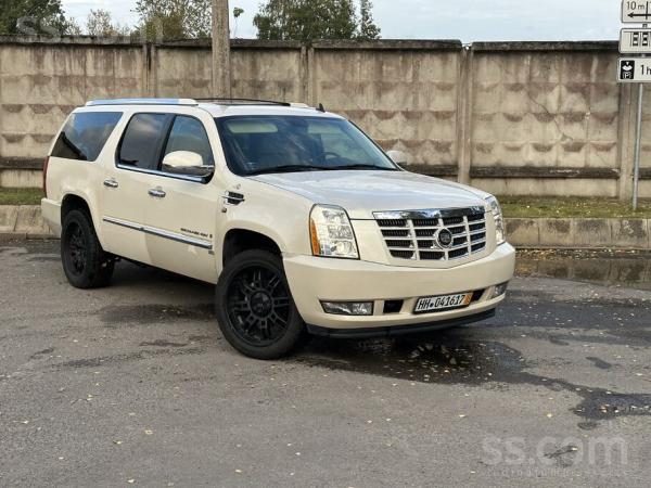 Balts Cadillac Escalade 2008 Rīga, ar dzinēja tilpumu 6.20 L un nobraukumu 225 tūkst. km par 6950 €, foto 6 vietnē AUTOMOTO.COM.LV