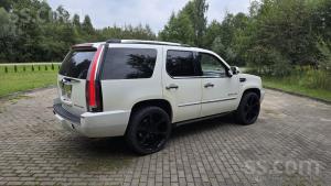 Balts Cadillac Escalade 2009 Rīga, ar dzinēja tilpumu 6.20 L un nobraukumu 170 tūkst. km par 10000 €, foto  vietnē AUTOMOTO.COM.LV